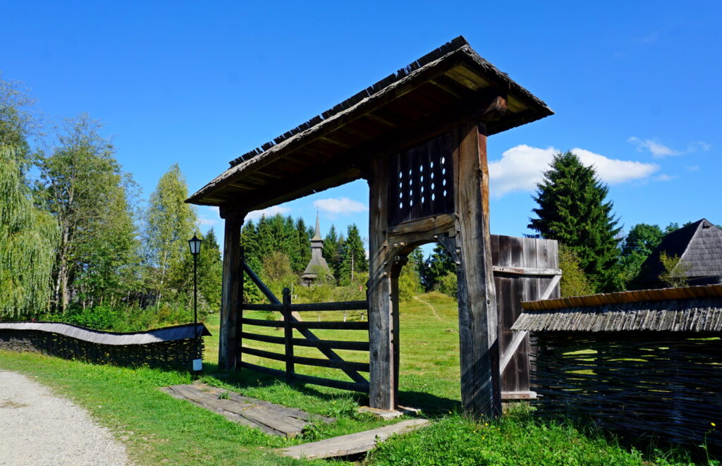 Porti de lemn din Maramureș – Maramureșu' Meu